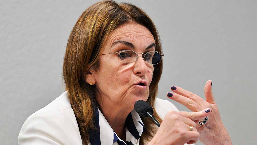 Em sessão esvaziada, Graça Foster volta a isentar Dilma | VEJA