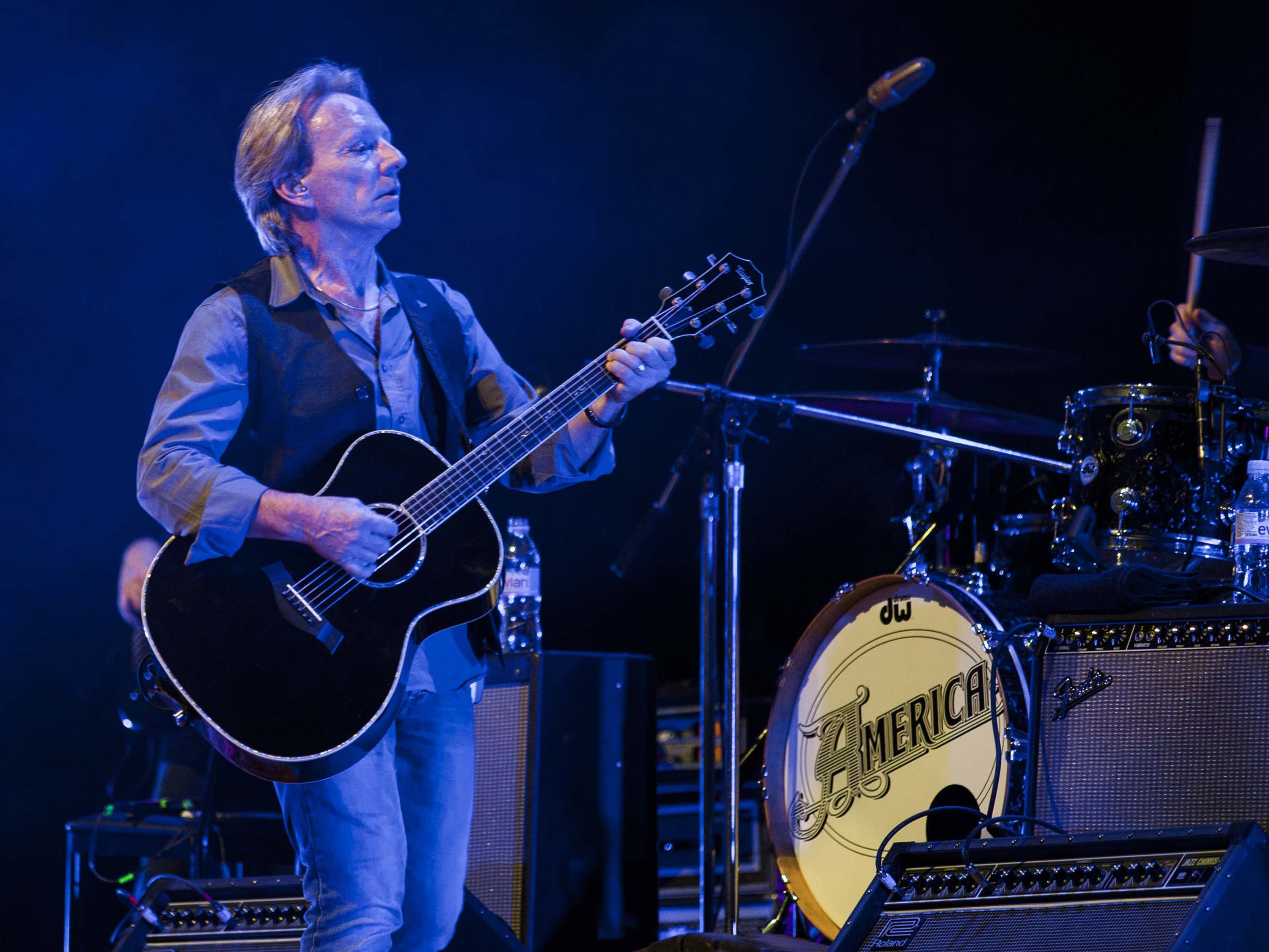 Banda de folk America aposta na simplicidade em show em SP | VEJA Banda de folk America aposta na simplicidade em show em SP | VEJA