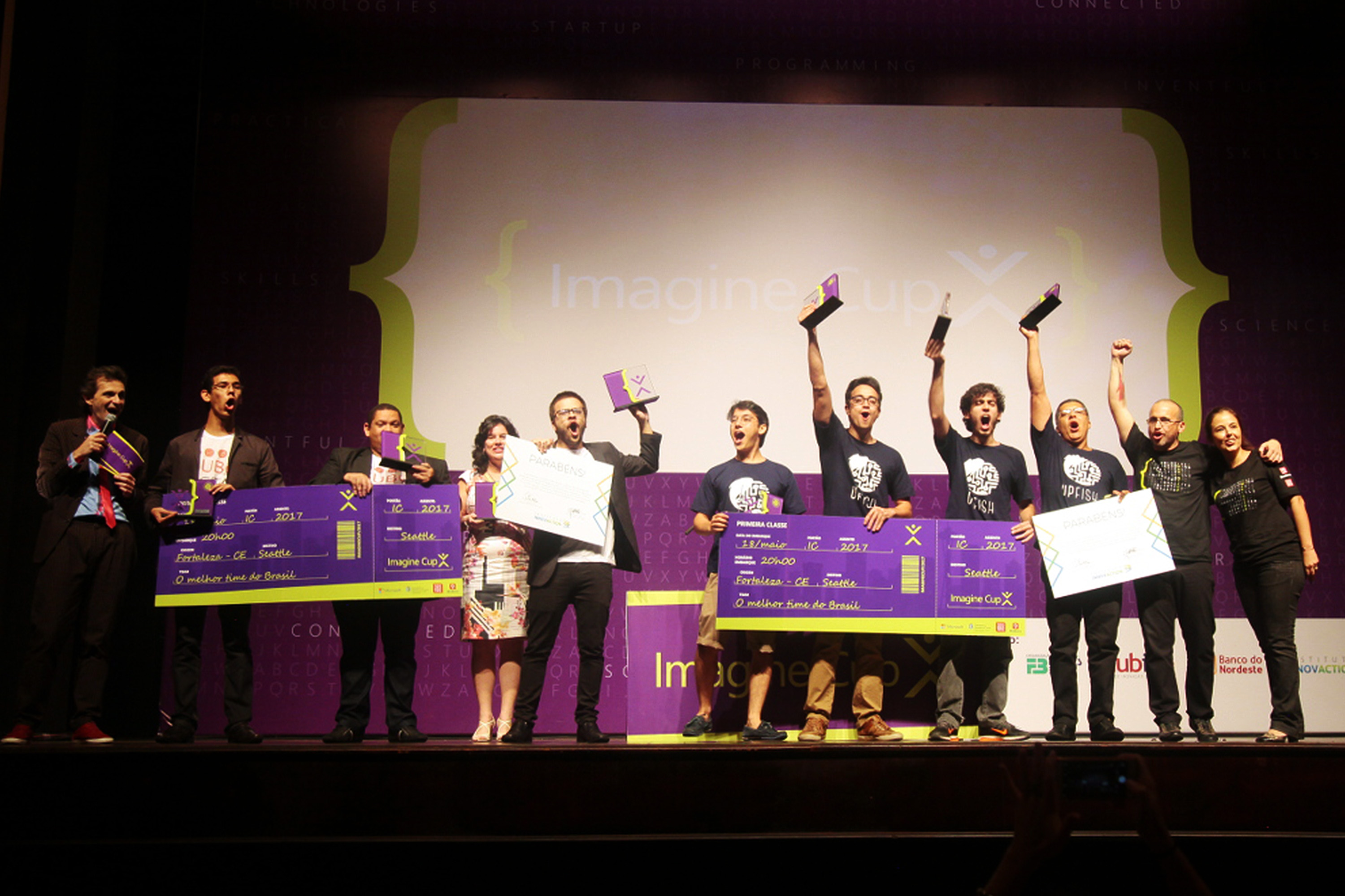 Microsoft escolhe dois projetos do Brasil para competição global | VEJA