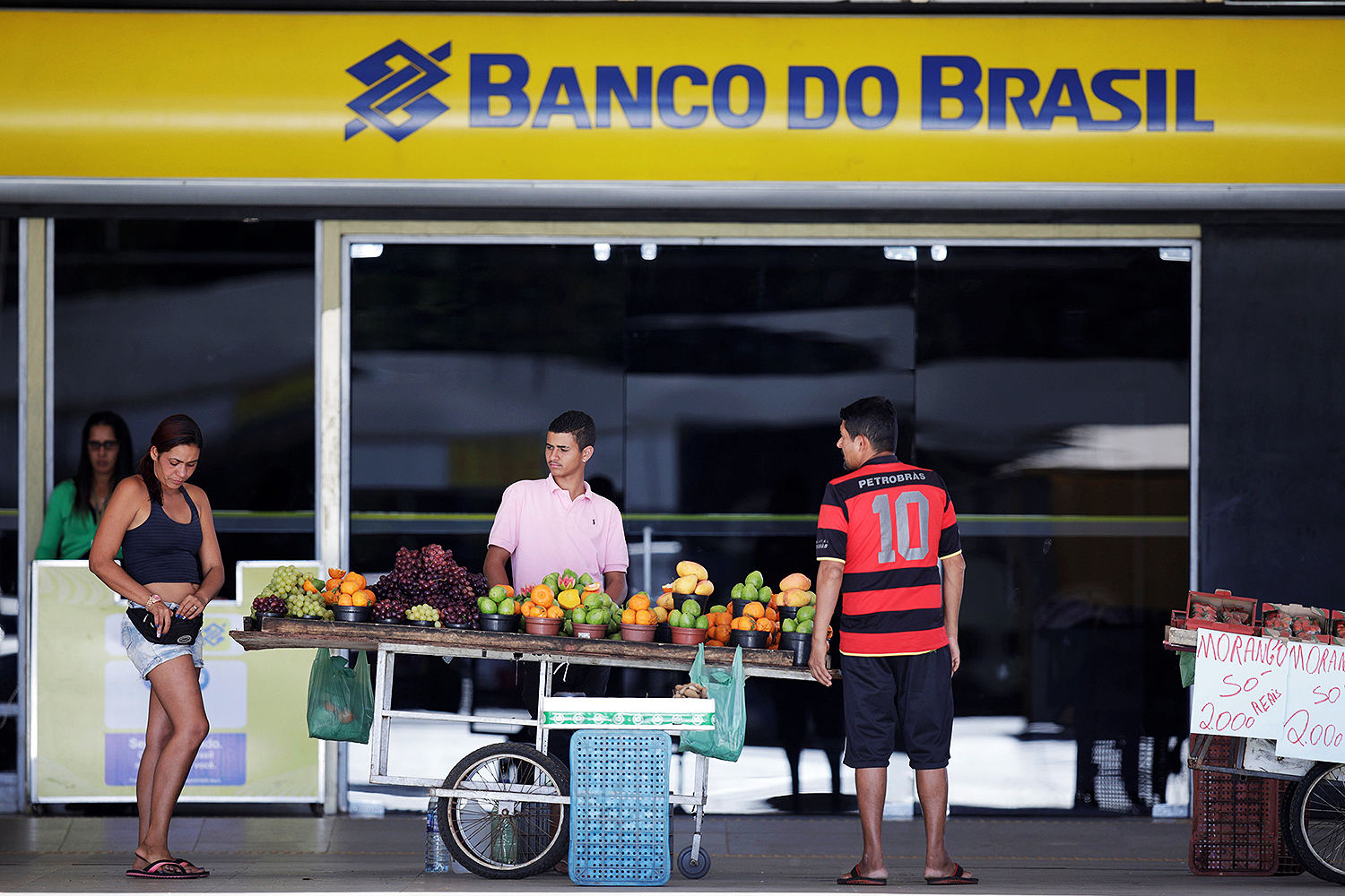 Bancos fecham nesta sexta-feira e só reabrem no dia 2 | VEJA Bancos fecham nesta sexta-feira e só reabrem no dia 2 | VEJA