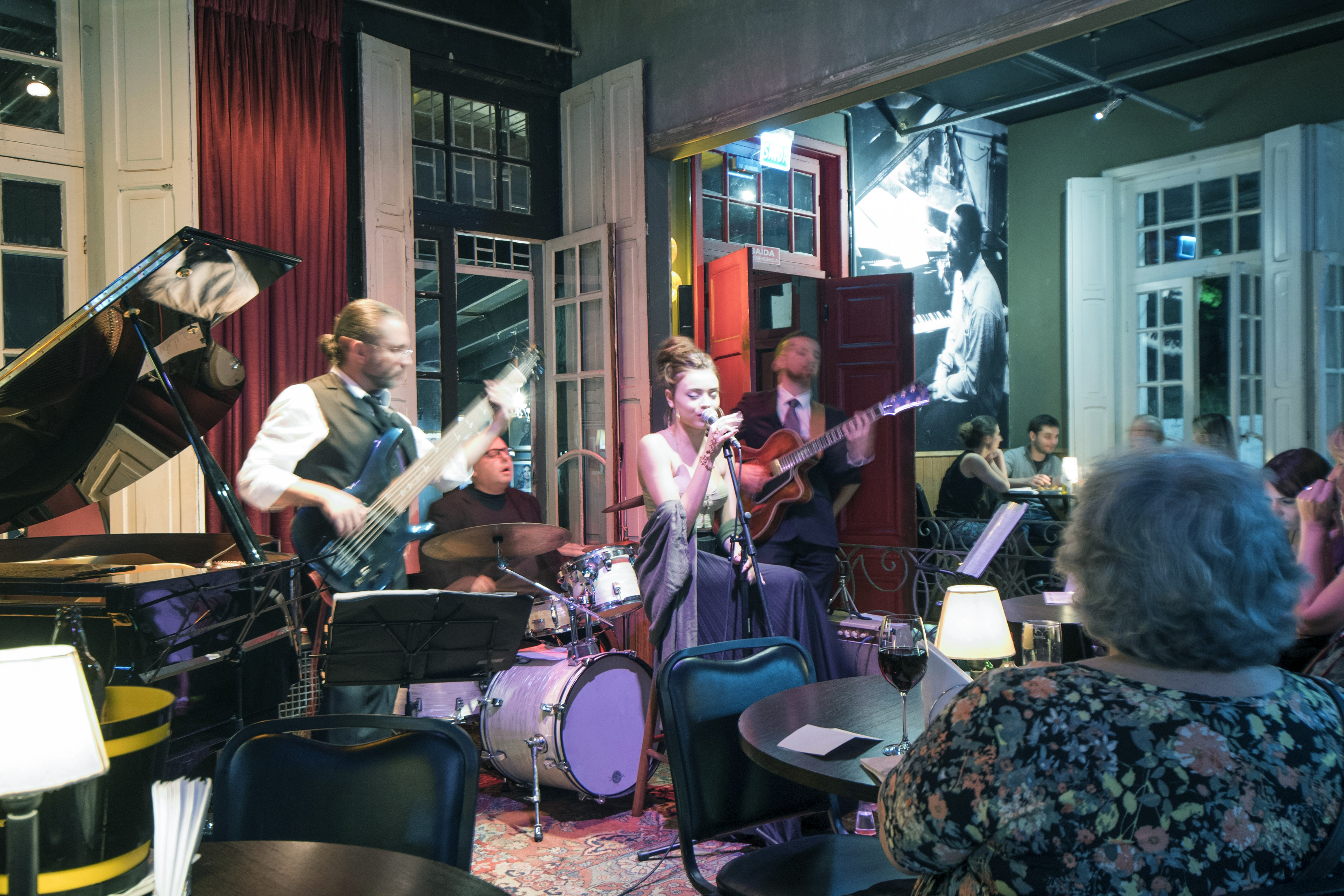 Dizzy Café Concerto: bar com a melhor música ao vivo de Curitiba | VEJA
