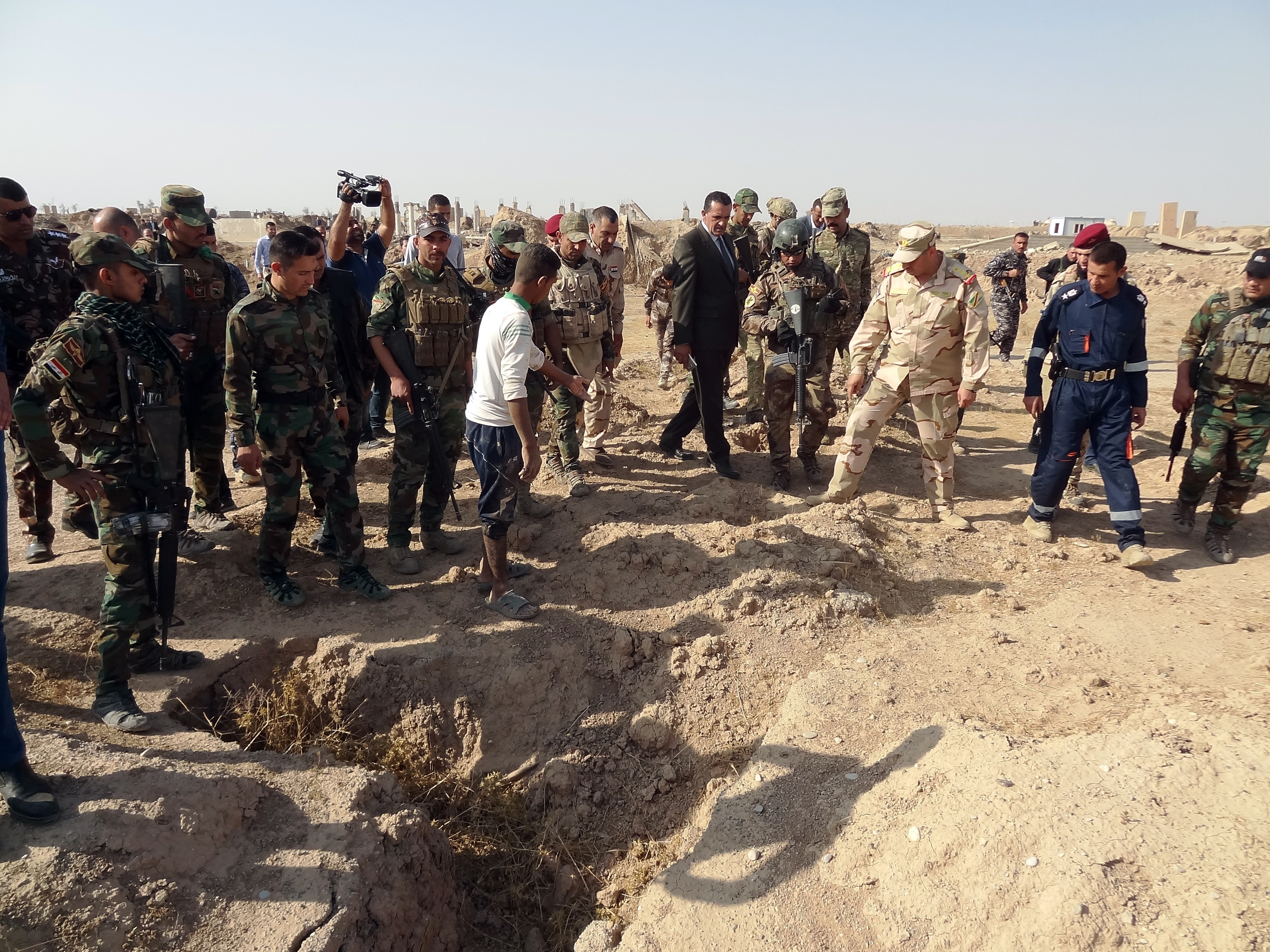 Valas comuns são descobertas no Iraque com 400 corpos | VEJA