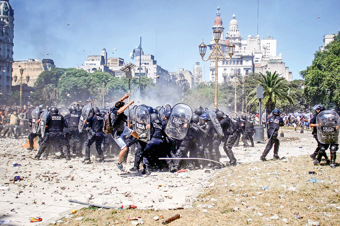 Segunda-feira de fúria | VEJA