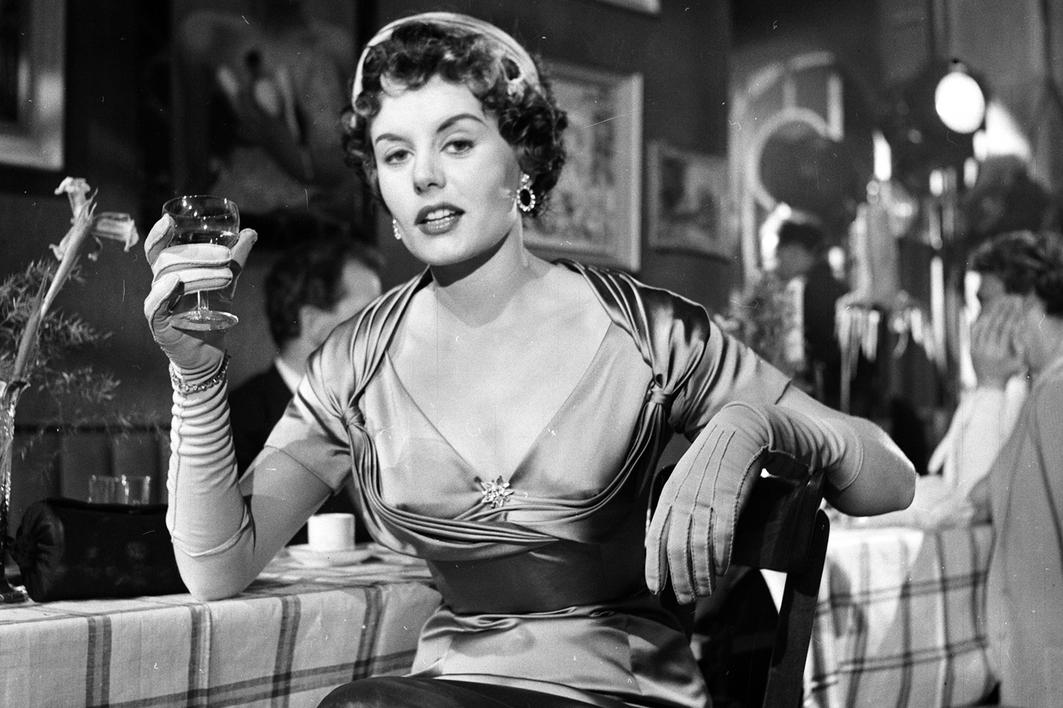Primeira Bond Girl dos filmes 007, Eunice Gayson... | VEJA