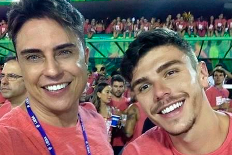 Cantor Marcelo Augusto revela namorado no Instagram | VEJA
