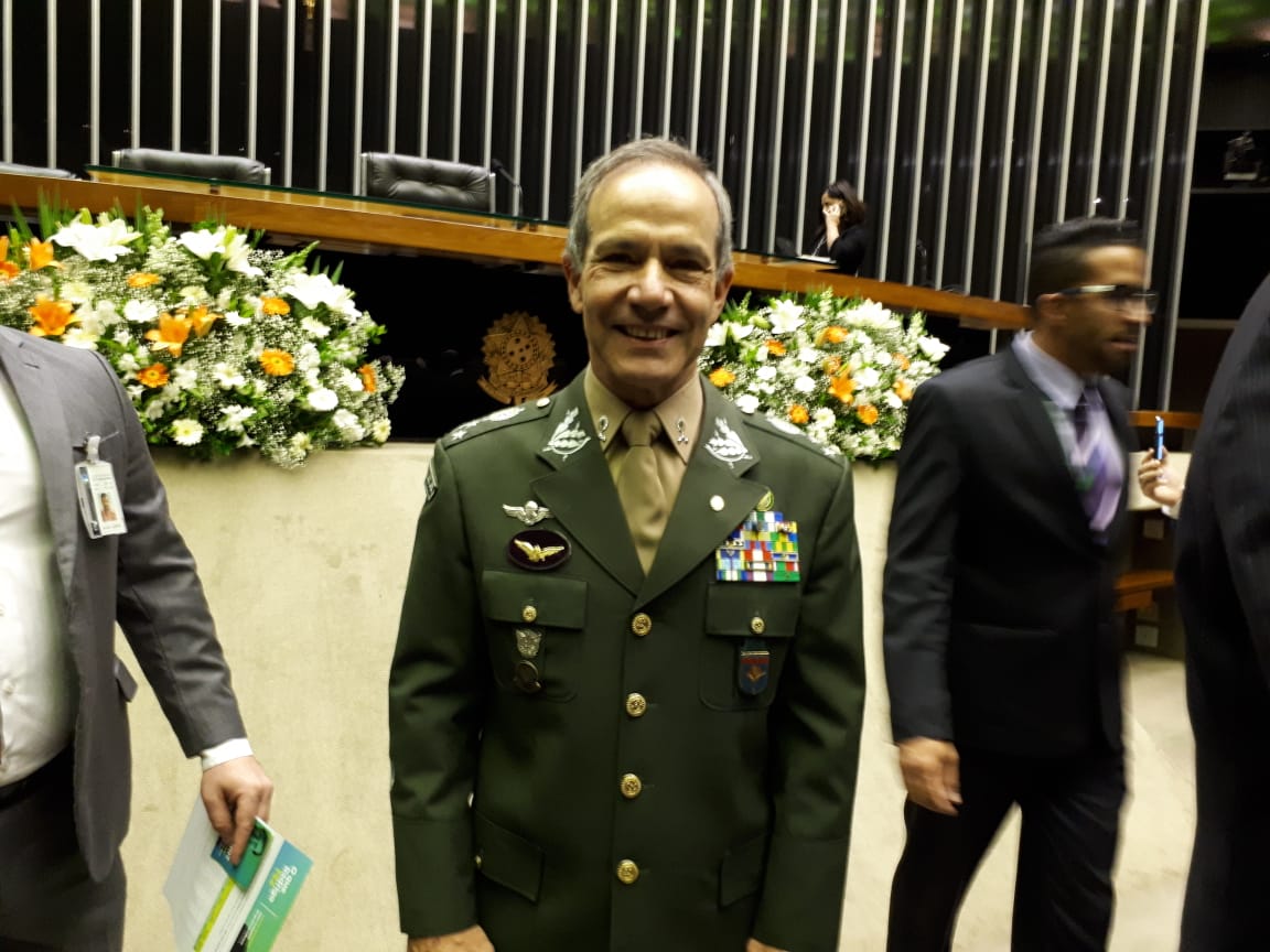 Na Câmara, tem ministra de volta e general de farda | VEJA