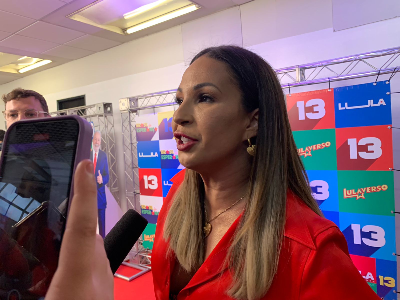 Valesca Popozuda canta funk em que pede ministério de Lula | VEJA