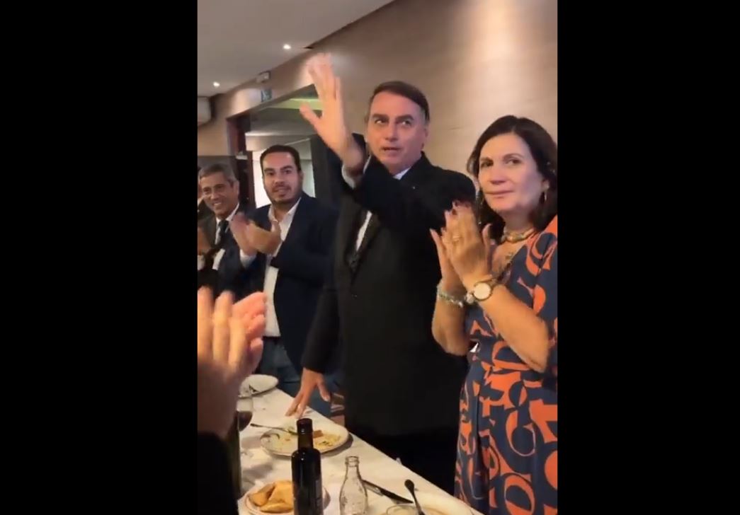 Quem estava ao lado de Bolsonaro na sua volta à política após a derrota ...