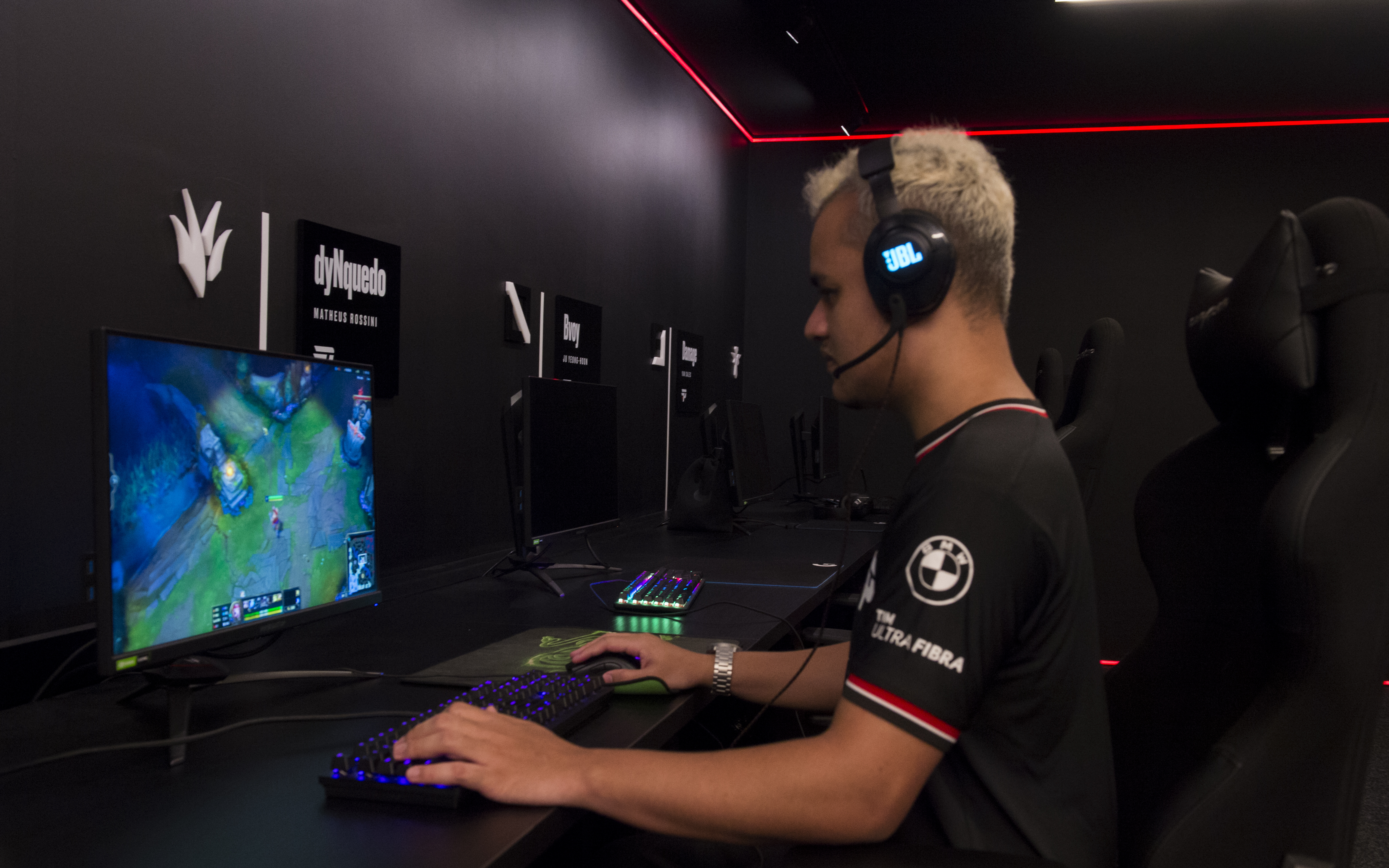 Vida de atleta: a rotina de um time profissional de e-sports | VEJA