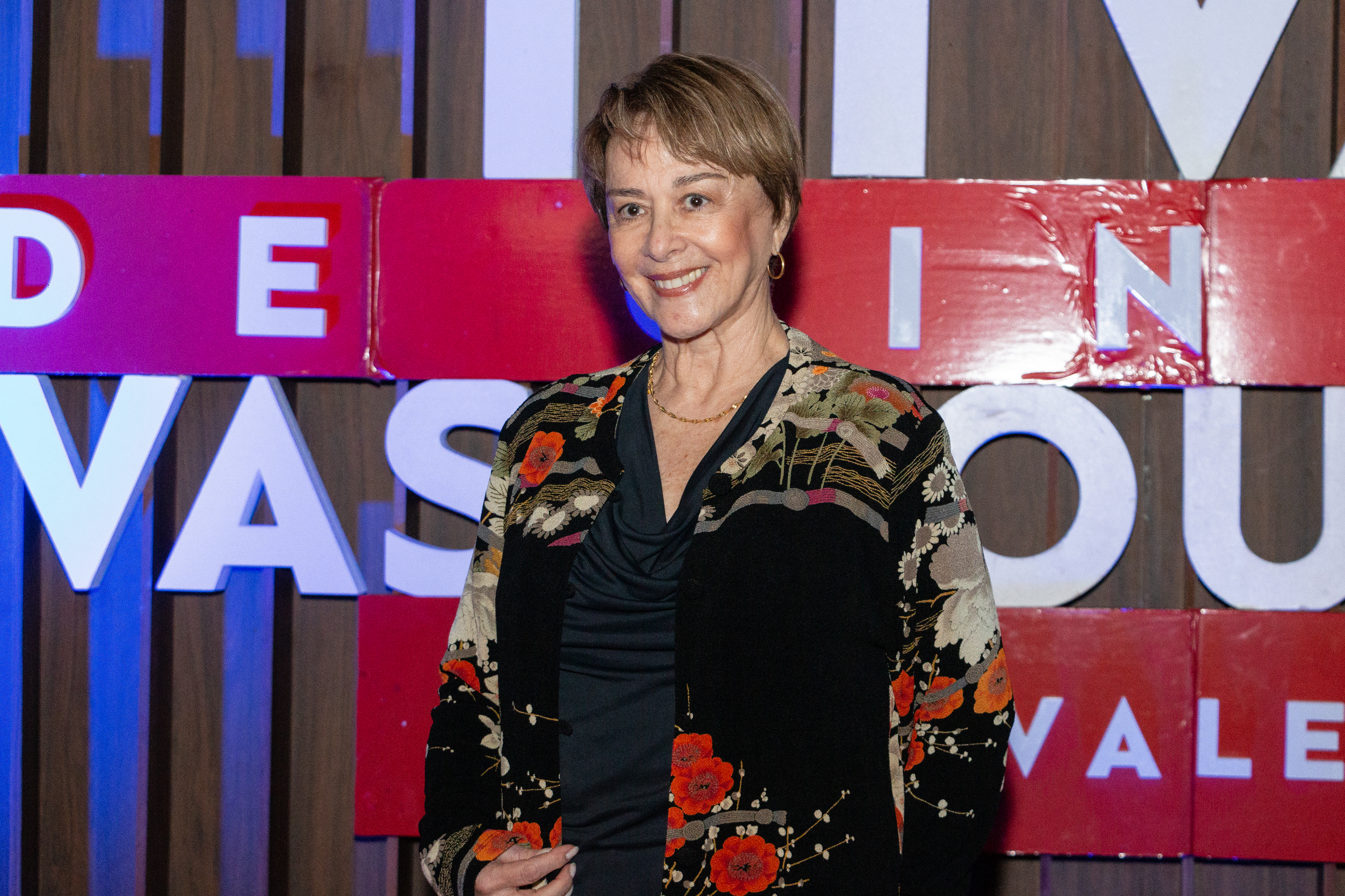 Nívea Maria celebra carreira e luta contra etarismo | VEJA