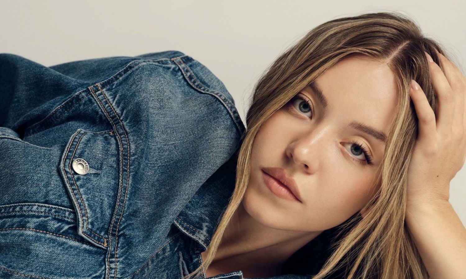 A propaganda com Sydney Sweeney que é acusada de promover eugenia | VEJA