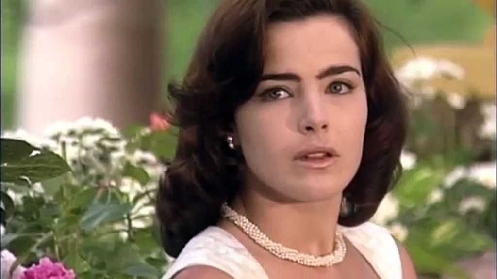 Furacão fashion: como a moda fez ressurgir Hilda Furacão, de Ana Paula Arósio? | VEJA