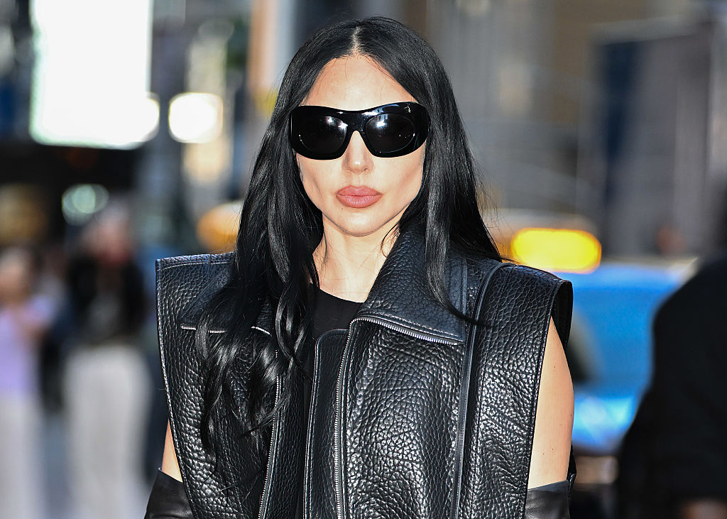 Cadê o Labubu? A capacidade de Lady Gaga em transformar o (look) básico ...