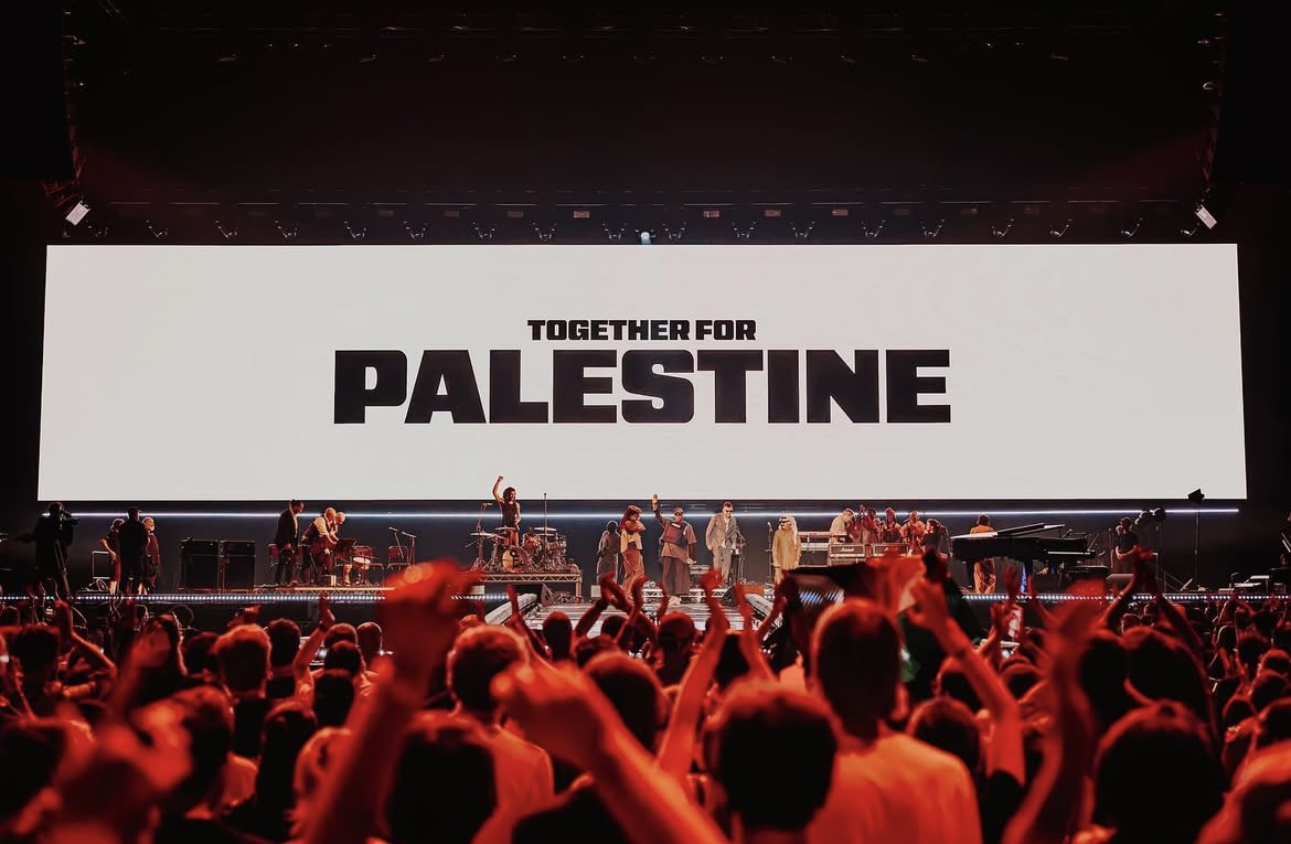 O show pró-Palestina que reuniu Brian Eno, Kate Bush, Richard Gere e ...